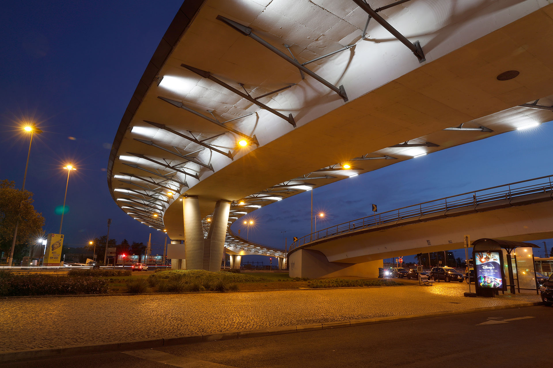 Dynamic light turns Algés Viaduct into striking night landmark | Schréder